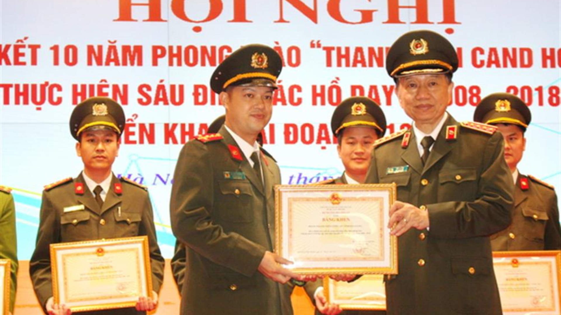 Đạt danh hiệu Chiến sĩ thi đua toàn quốc được thưởng đến 8,1 triệu đồng