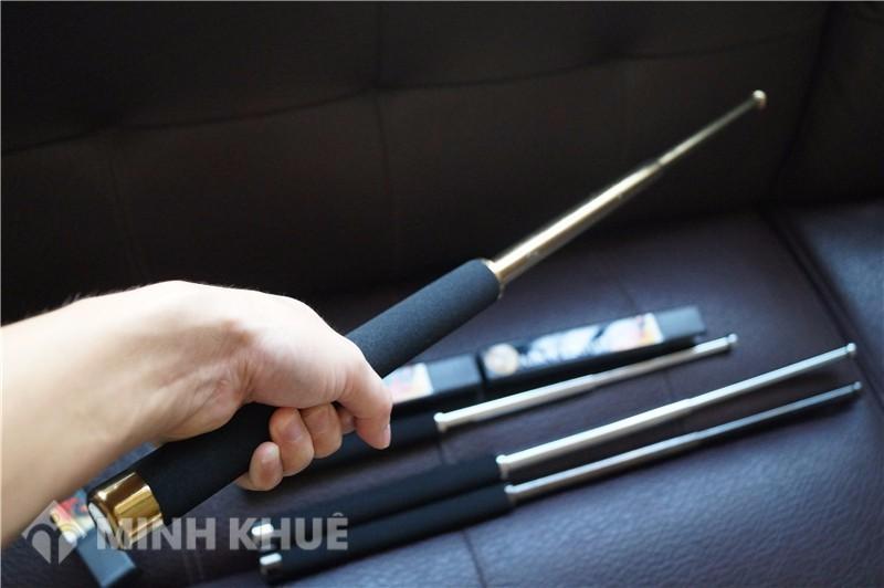 Mua cây gậy baton dùng để phòng thân có vi phạm pháp luật không?