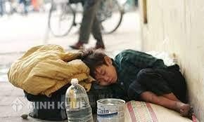 Trẻ em lang thang là gì? Thực trạng tiếp cận quyền của trẻ em lang thang