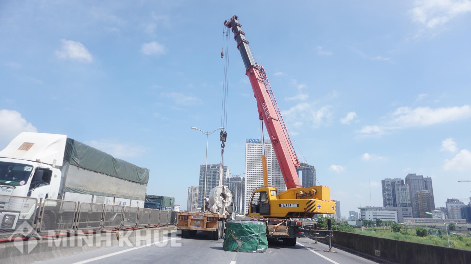 Xe container chở thép cuộn bị rơi xuống đường có bị xử phạt?