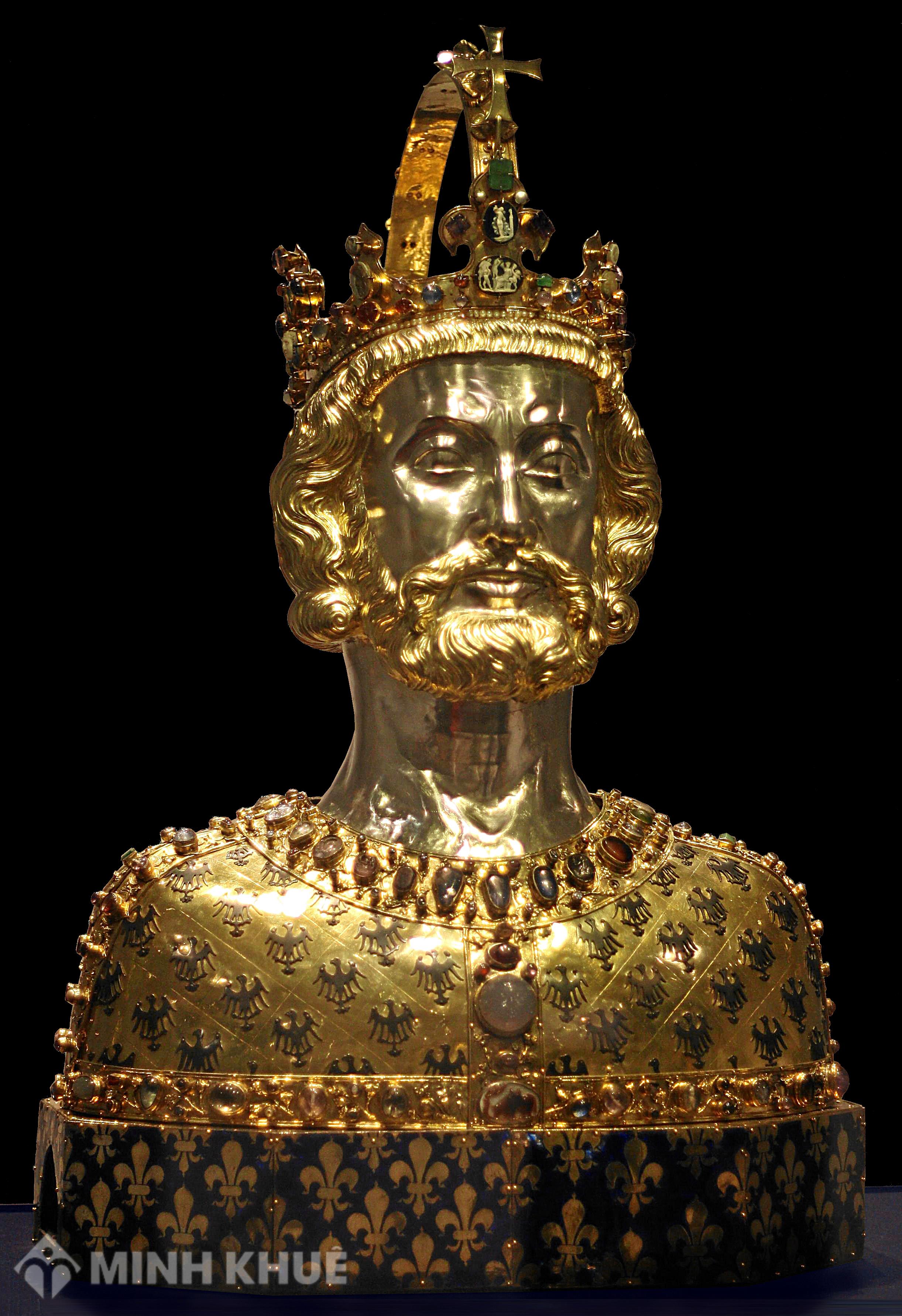 Ở các nước phương đông, nhà vua có quyền hành gì?